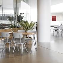 PYRAMID kollektion af HAY. Borde, bænke og sofaborde i massivt træ og ...