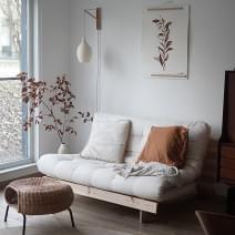 ROOTS 140: en kompakt 140 cm sofa, der omdannes til en seng. Massiv ...