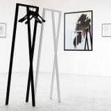 Le mini portant pour vêtements LOOP-2 par HAY se pose partout - gain de ...