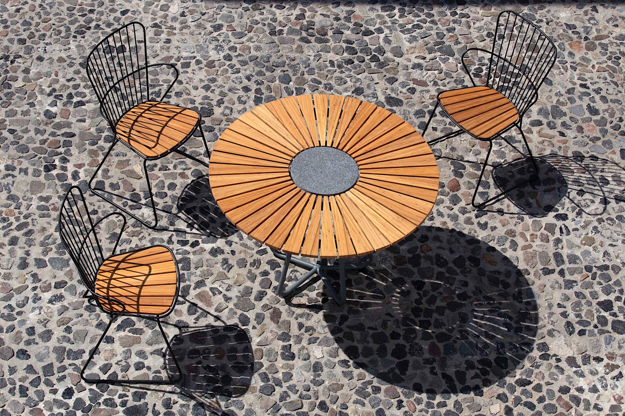 Table ronde CIRCLE, bambou et granit, aluminium thermolaqué, outdoor
